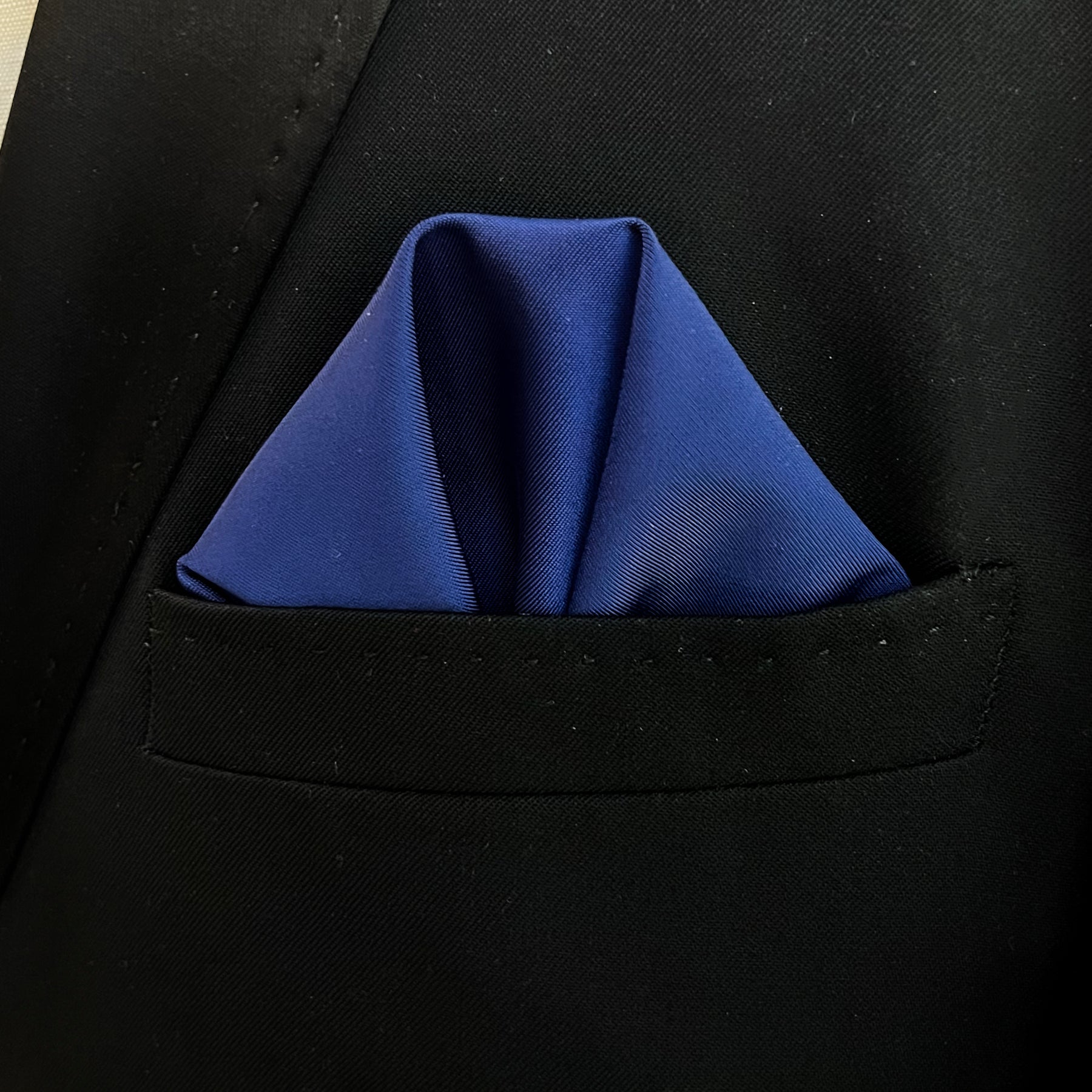 Navy Slinky Pocket Square – STUDIO MINC
