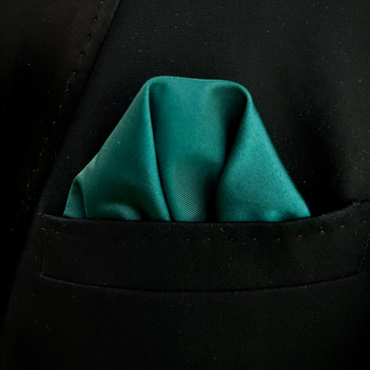 Emerald Slinky Pocket Square – STUDIO MINC